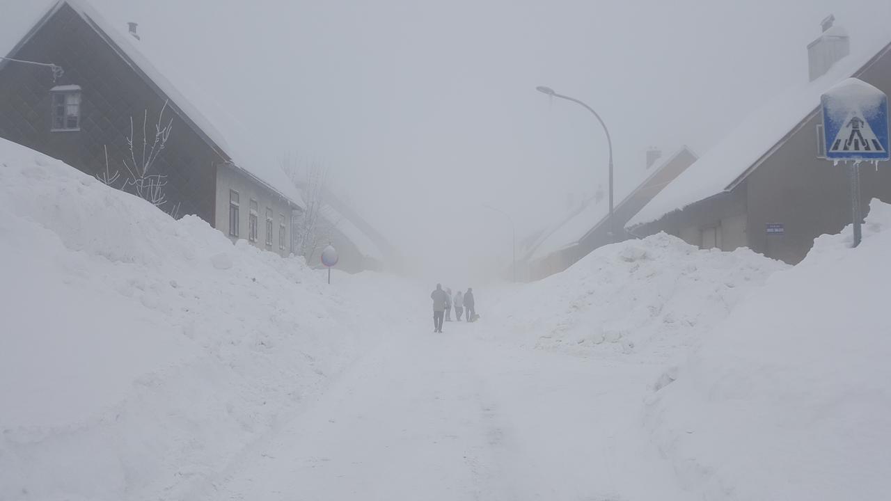 Rekordna visina snijega u Delnicama za veljaču; U Dubrovniku 17,3°C ...